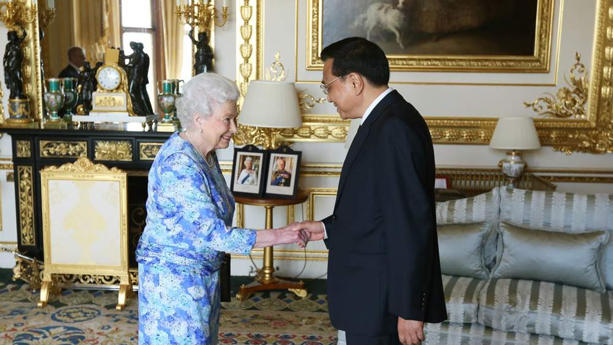 Why Li's Handshake With Queen Is Uncomfortable | Politics News | Sky News