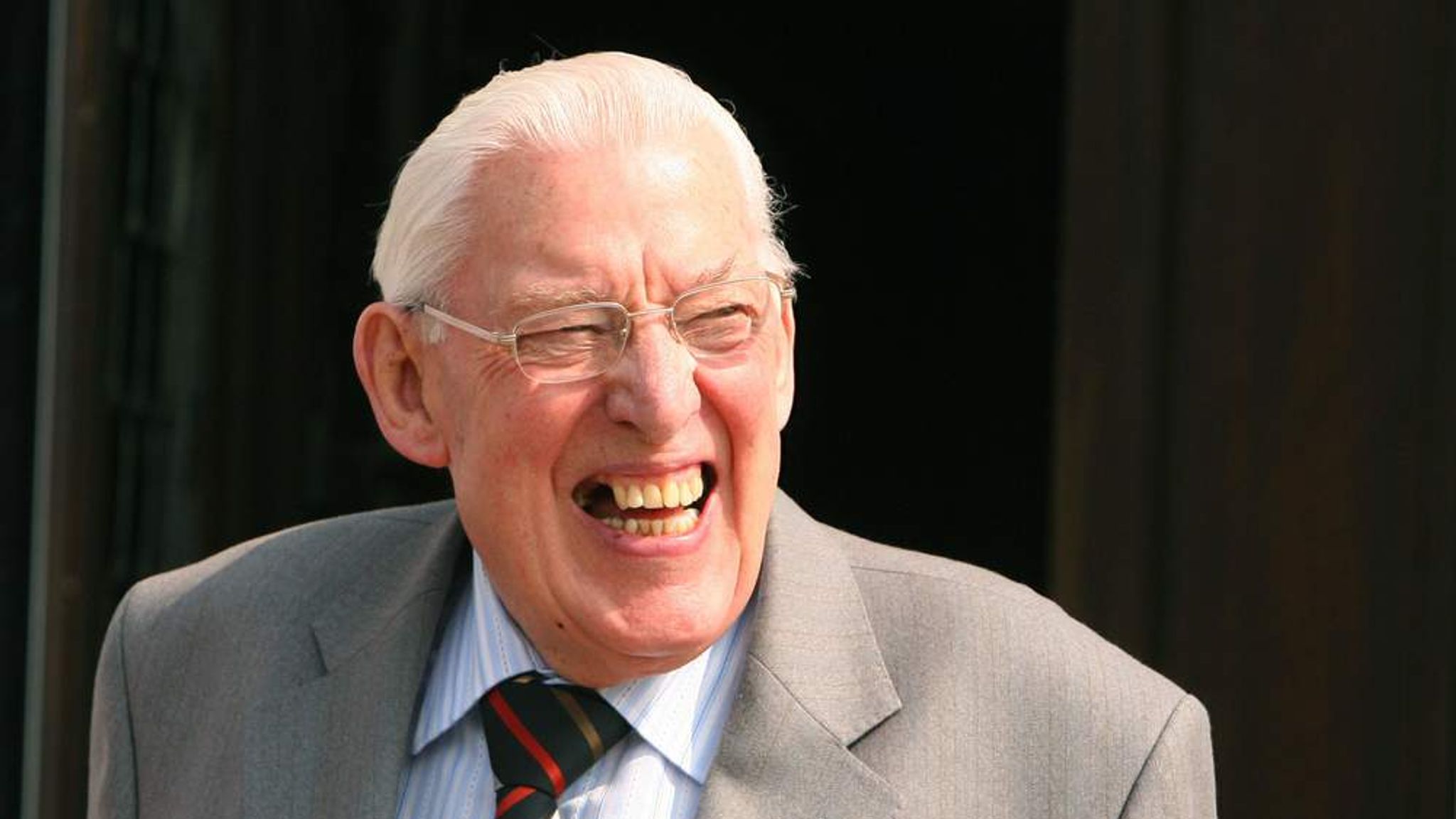 Ex-Democratic Unionist Leader Ian Paisley Dies | Politics News | Sky News