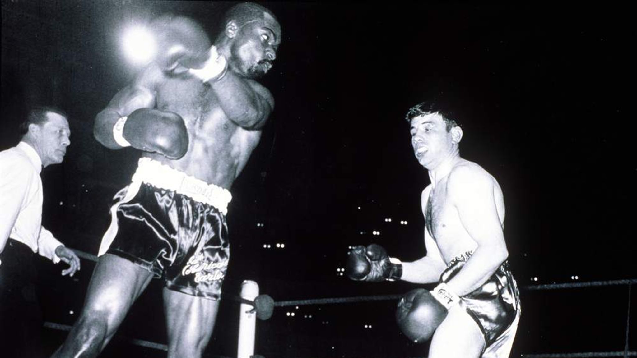 'Hurricane' Boxer Who Inspired Hollywood Dies | US News | Sky News