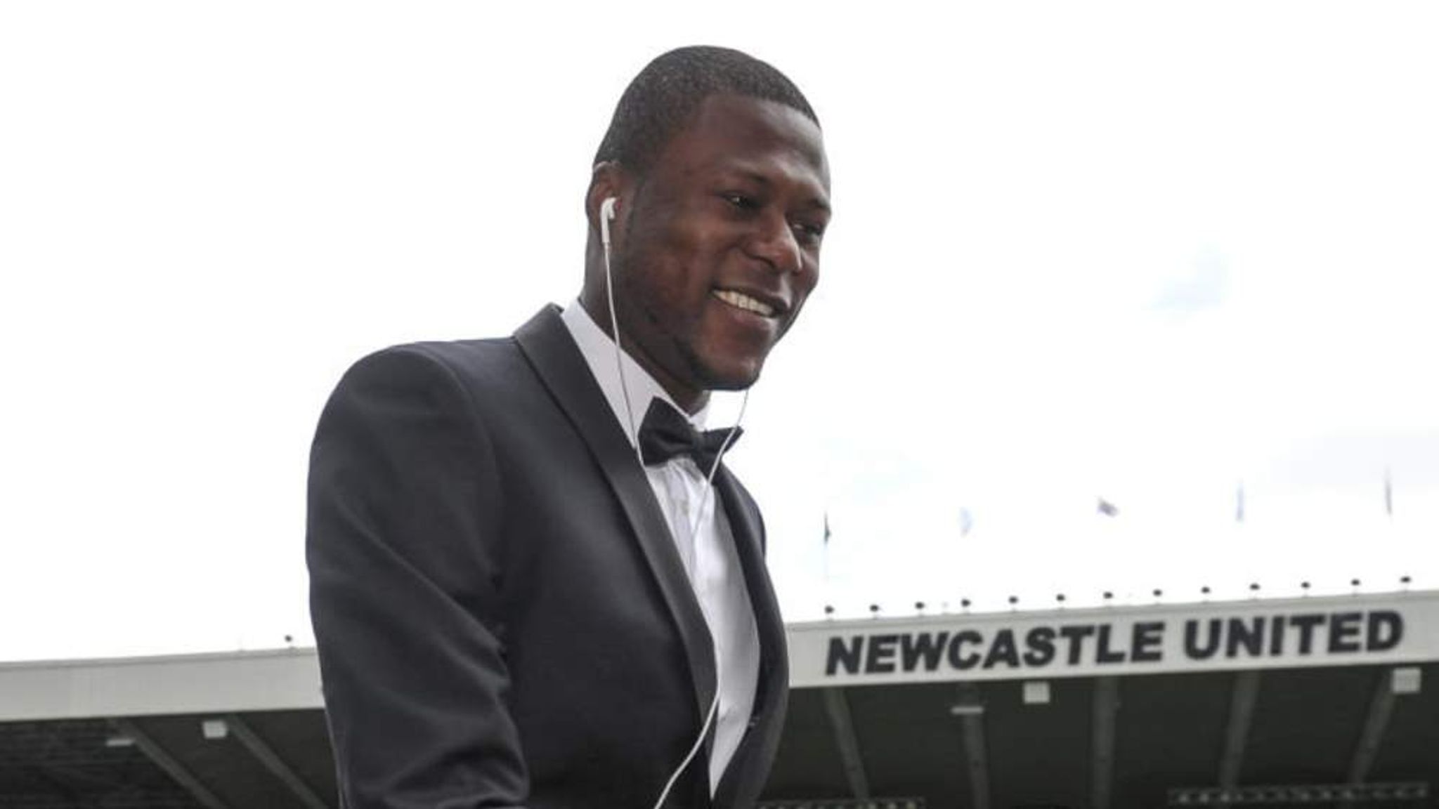 Newcastle's Mbemba: Sharp Suit, Sharp Play? | Scoop News | Sky News