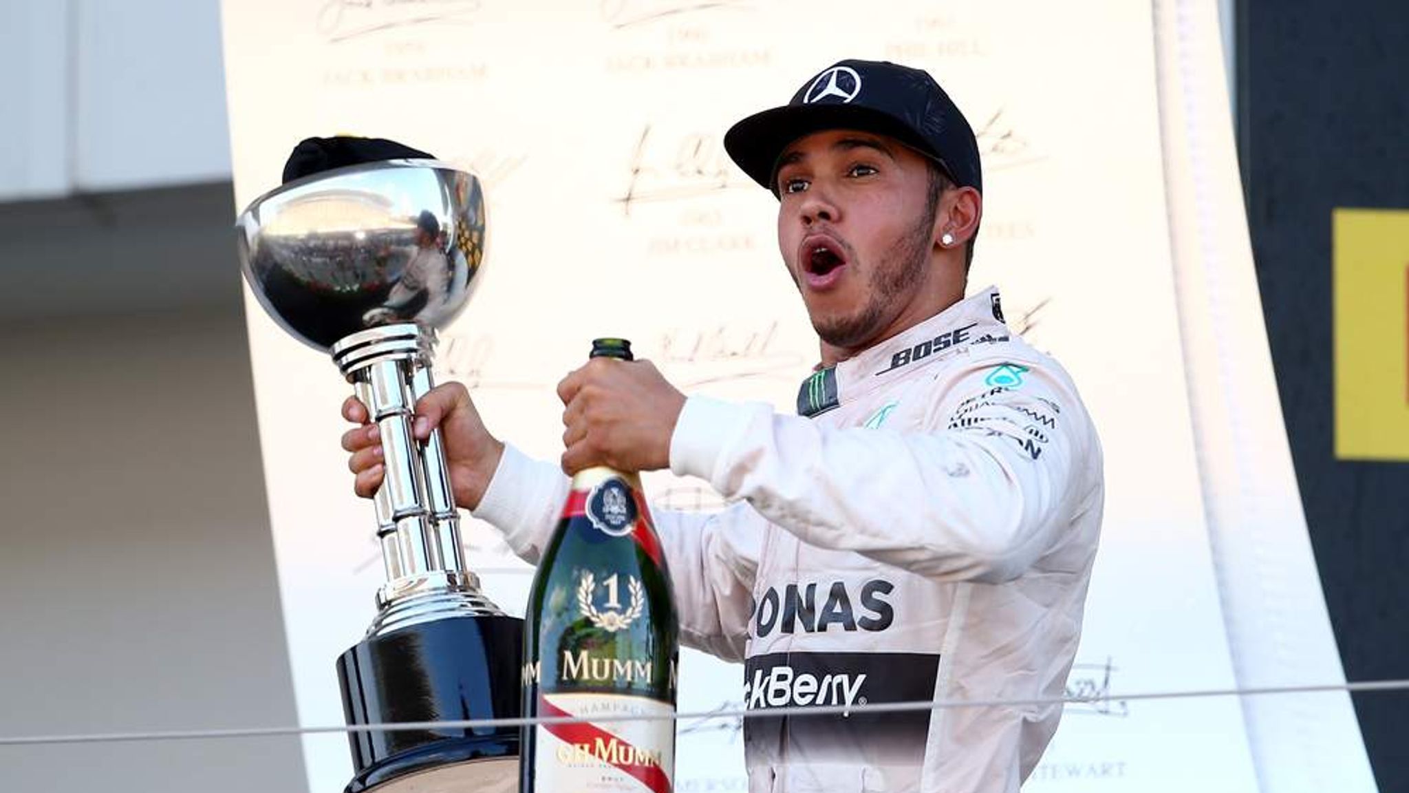 Lewis Hamilton Wins Japanese Grand Prix | Scoop News | Sky News