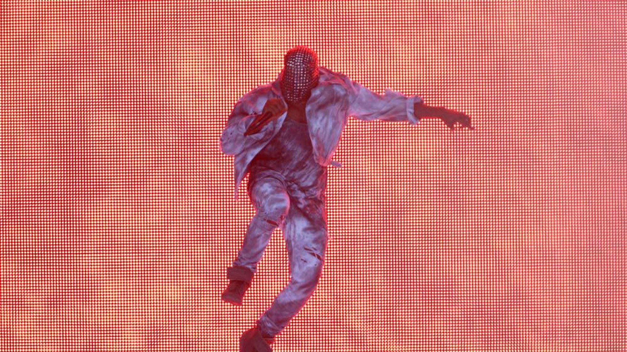 Kanye West Booed At Wireless Music Festival | Ents & Arts News | Sky News