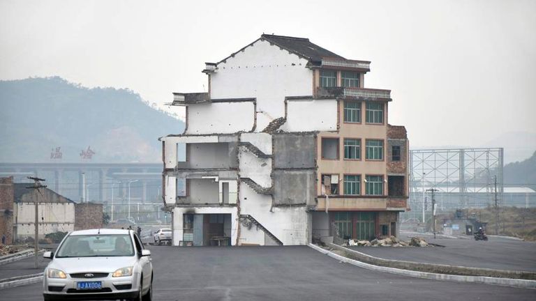 China: Road Built Around Couple's Home | Scoop News | Sky News