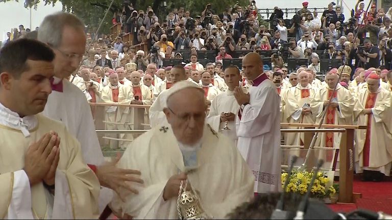 Pope Francis Falls Over During Open Air Mass | World News | Sky News Pope Francis Falls Over During Open Air Mass | World News | Sky News