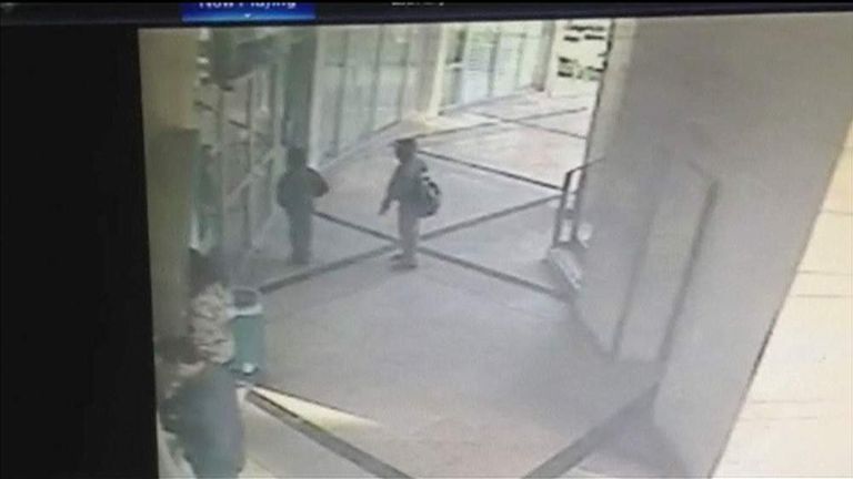 Kids Try To Rob Bank With Toy Rifles - Police | World News | Sky News