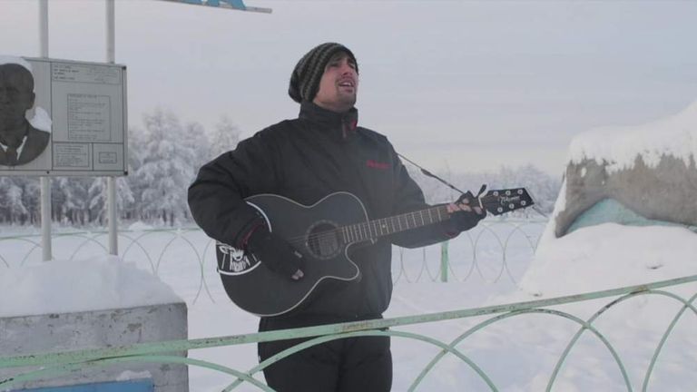 Charlie Simpson Performs World's Coldest Gig | Ents & Arts News | Sky News