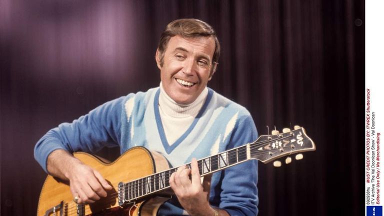 Val Doonican: 'One Of The Greats' Dies | Ents & Arts News | Sky News