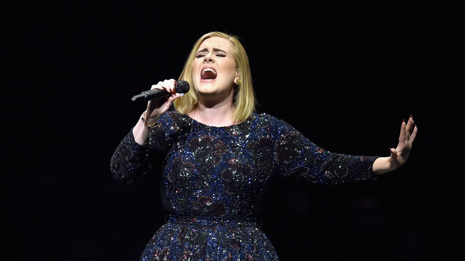 Adele's '25' goes diamond platinum in the US | Ents & Arts News | Sky News