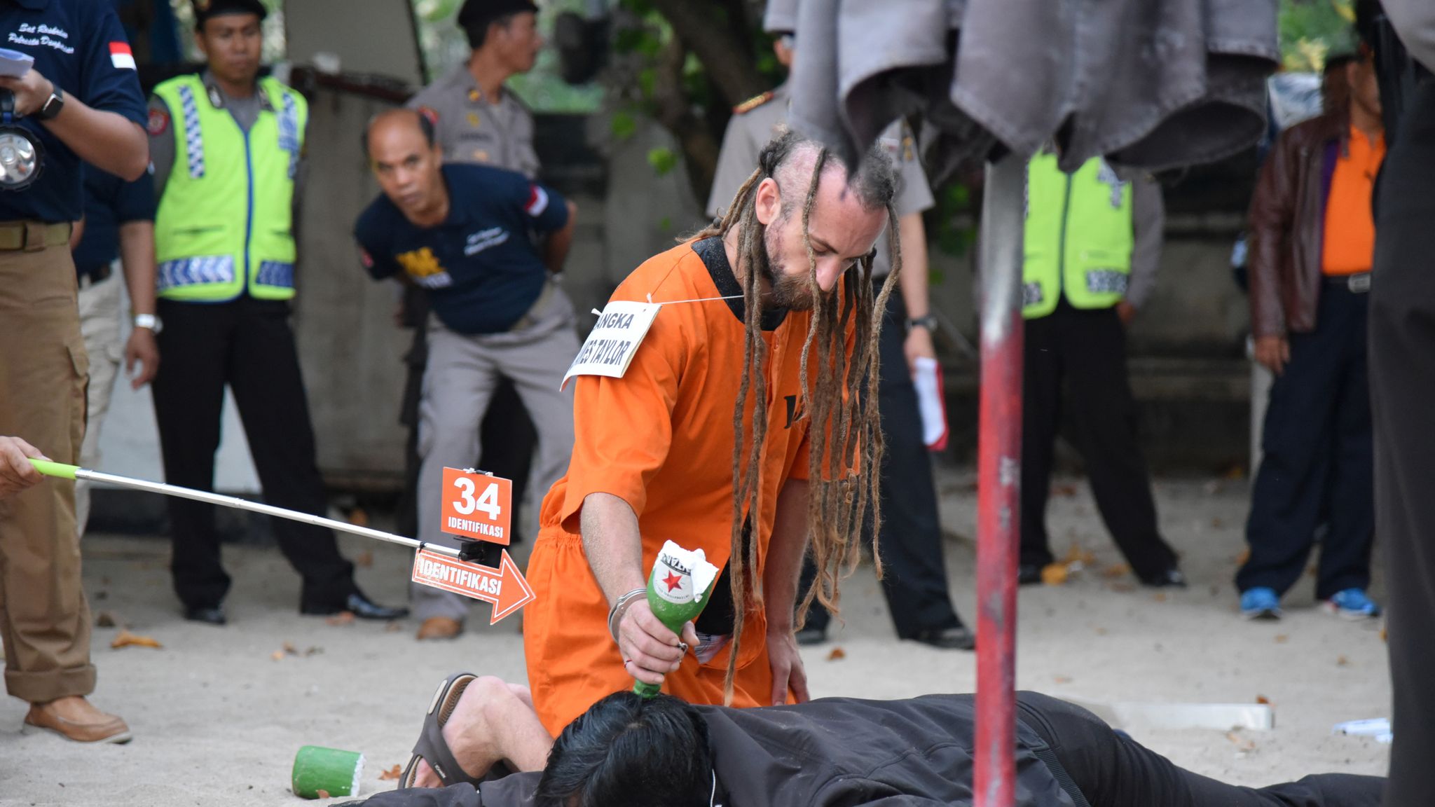 Brit Murder Suspect And Girlfriend Reconstruct Bali Policeman Death ...