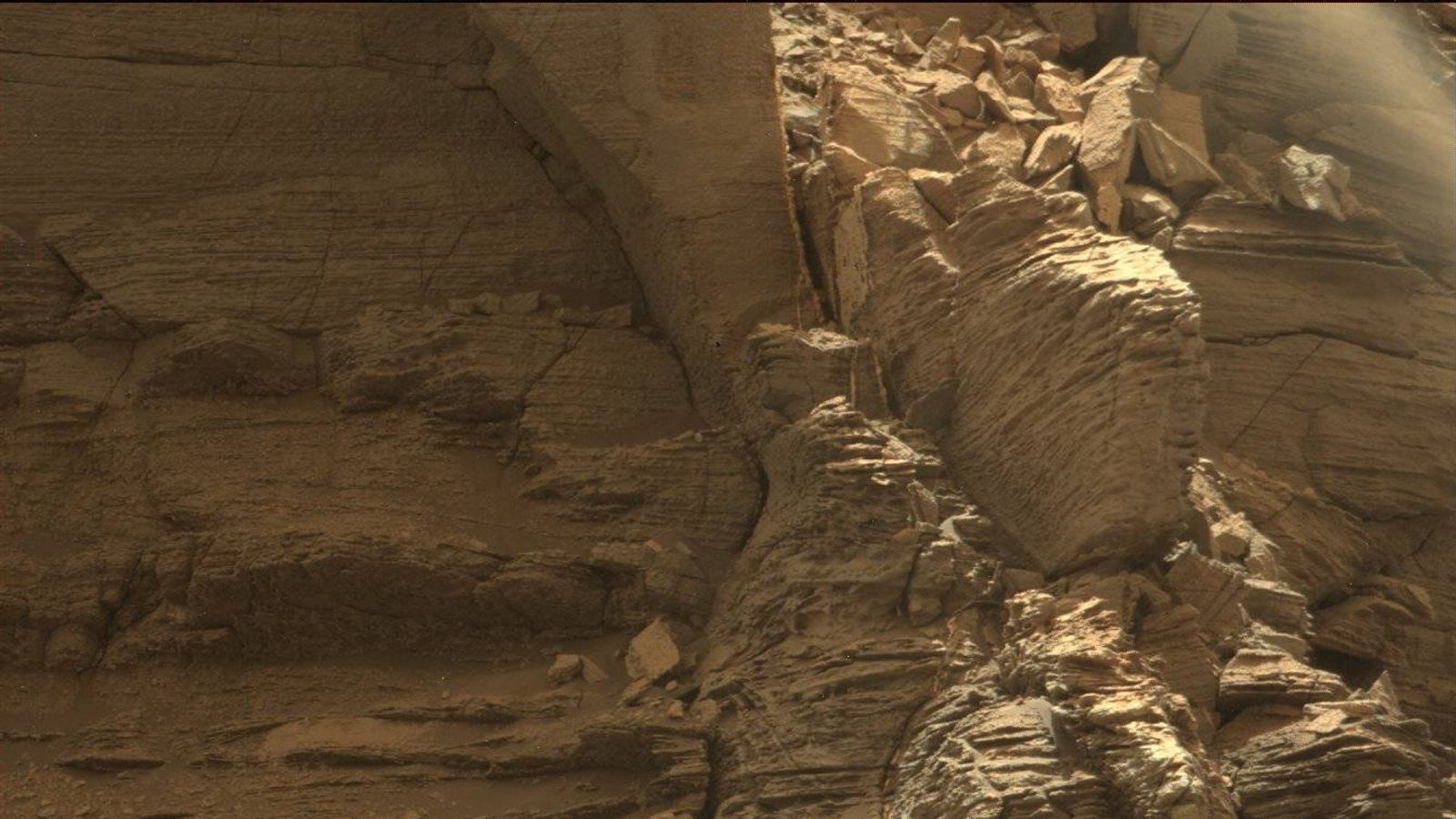 Striking Mars landscape captured in colour by NASA Rover | Science ...