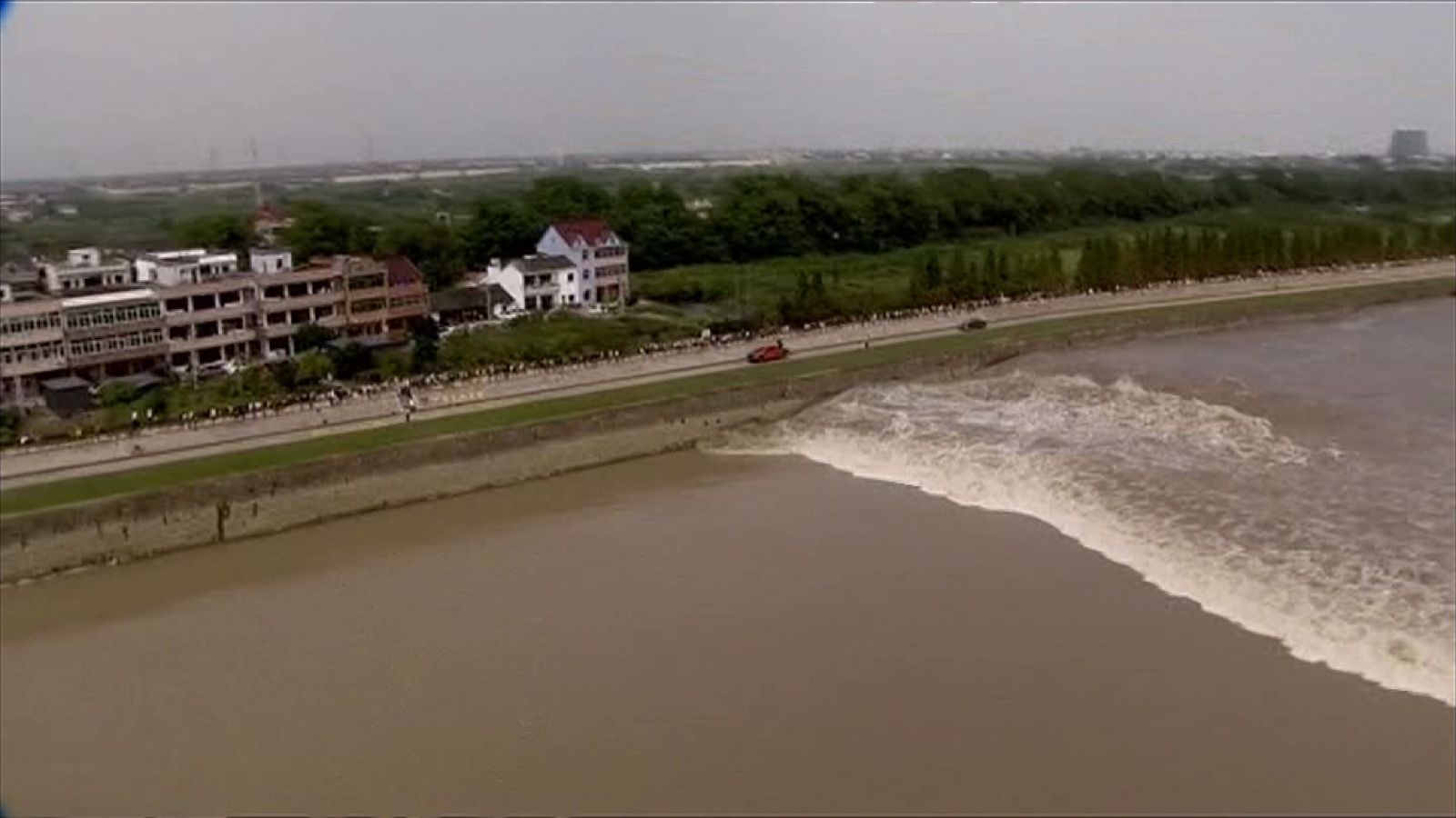 World's biggest tidal bore in China | Scoop News | Sky News