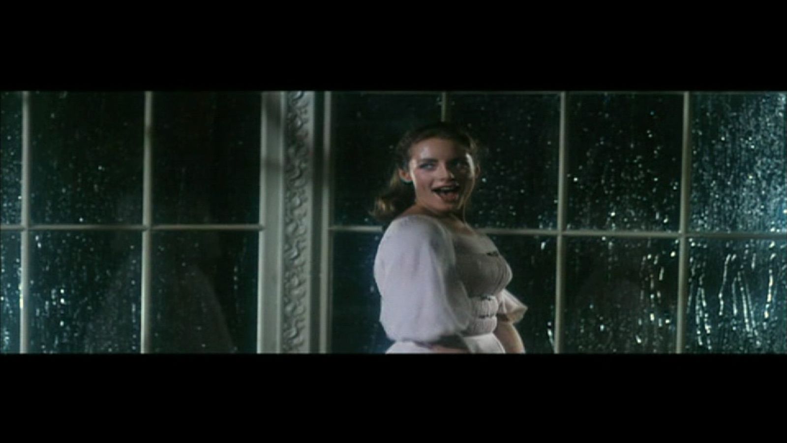 Liesl sings 'I Am Sixteen' from the Sound Of Music | Scoop News | Sky News