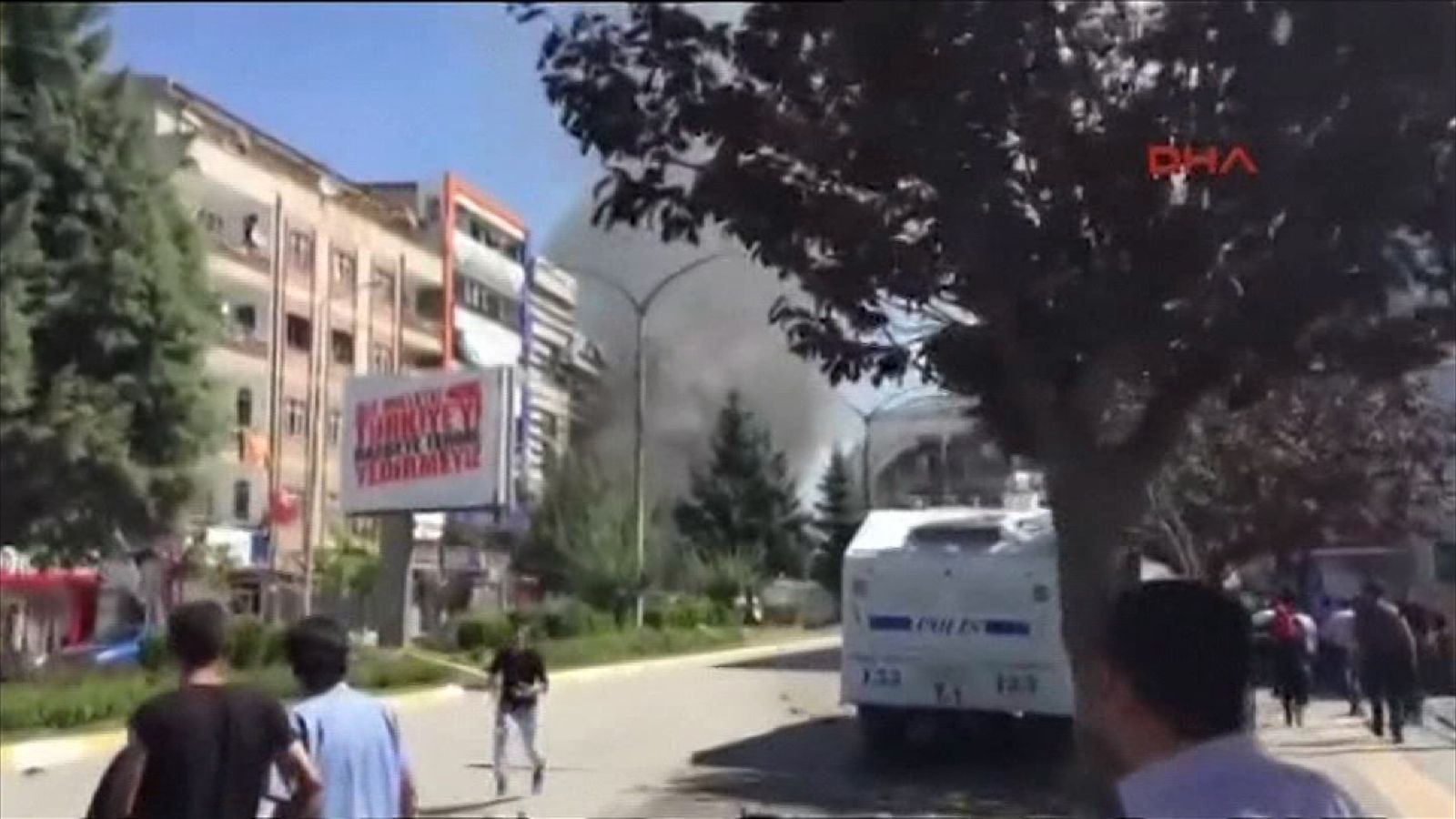 Dozens wounded in eastern Turkey car bomb attack | World News | Sky News