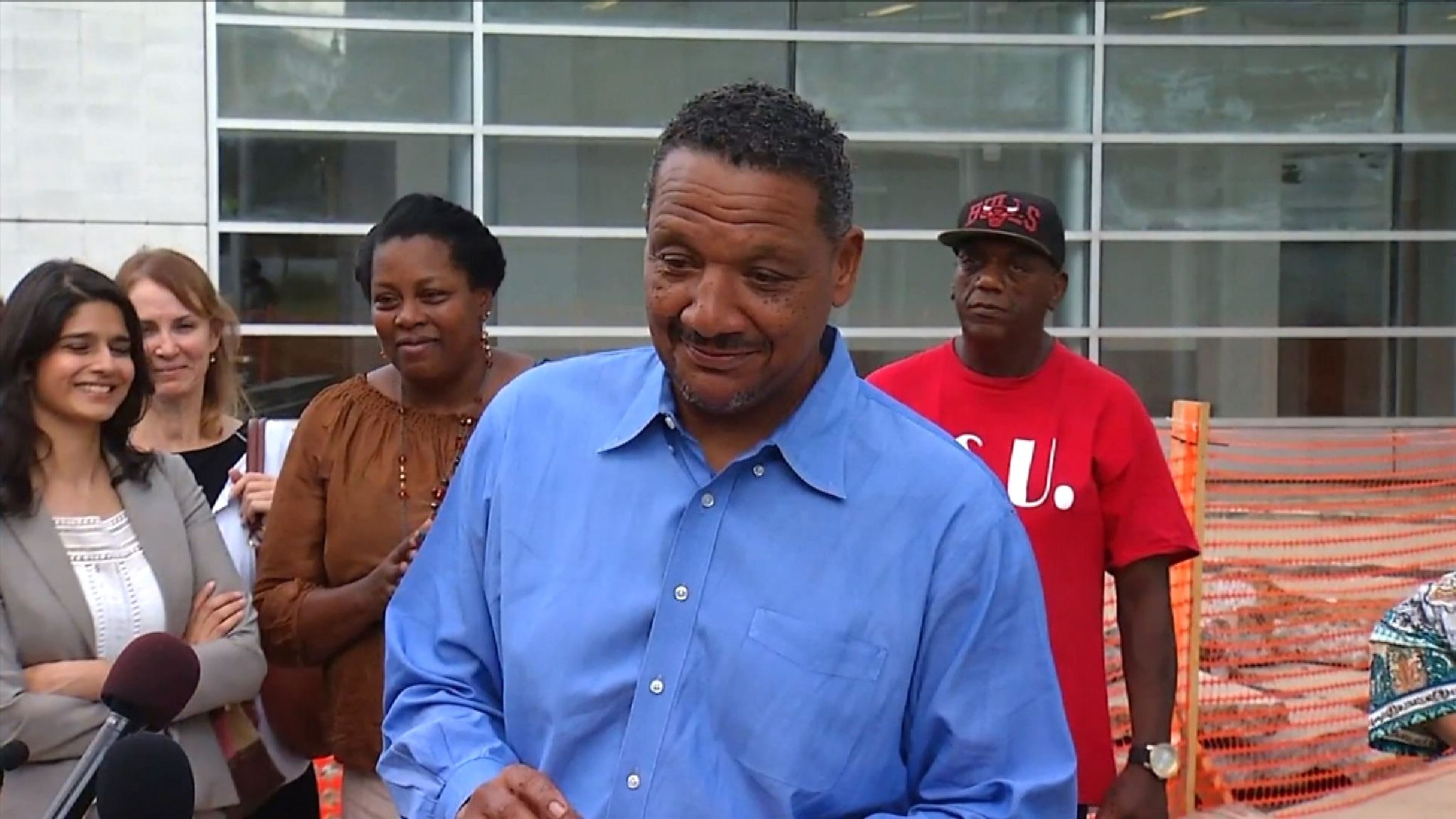 Judge Frees Innocent Darryl Howard After 21 Years In Jail | World News | Sky News