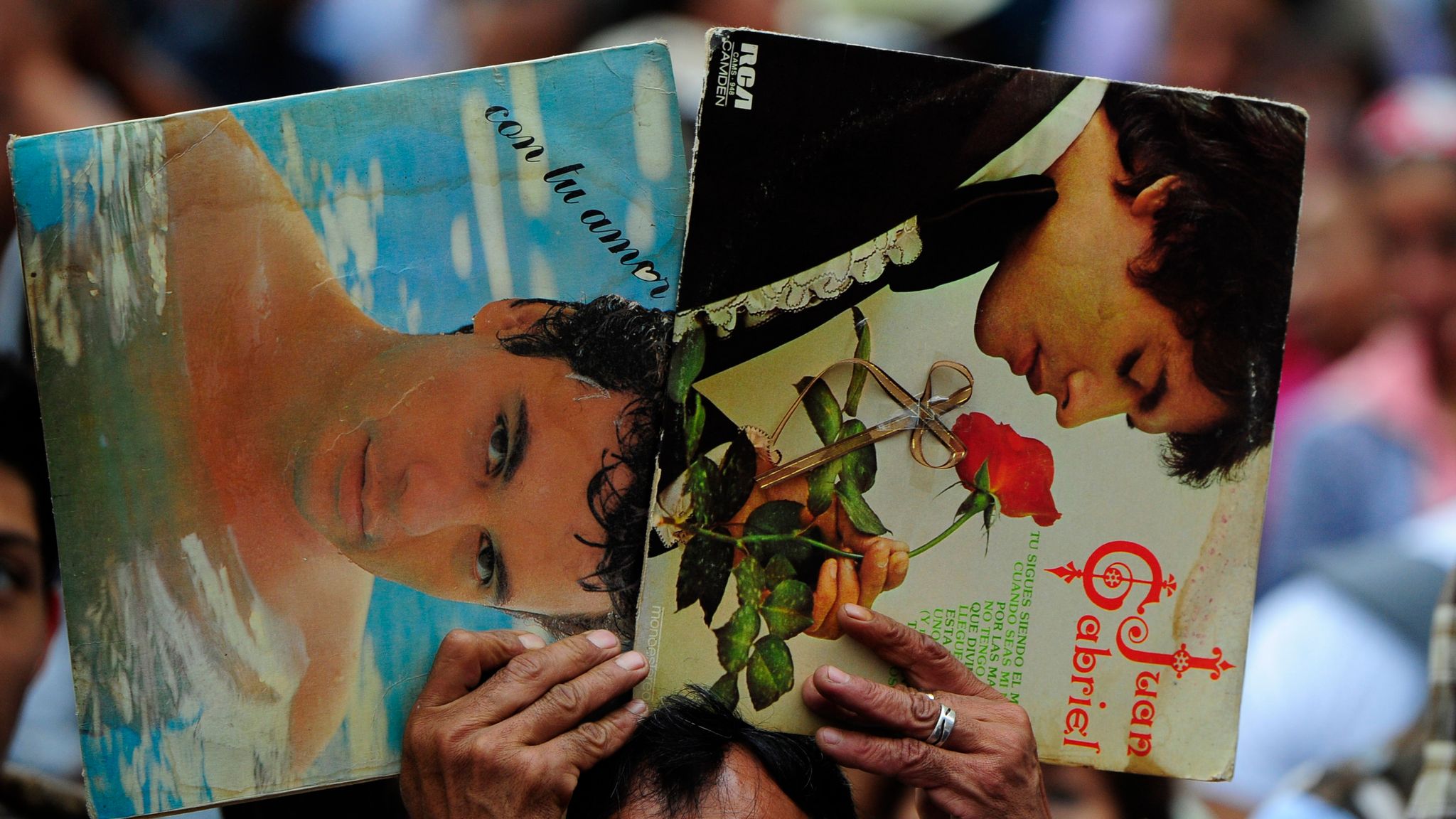 Mexico mourns singer Juan Gabriel | Ents & Arts News | Sky News