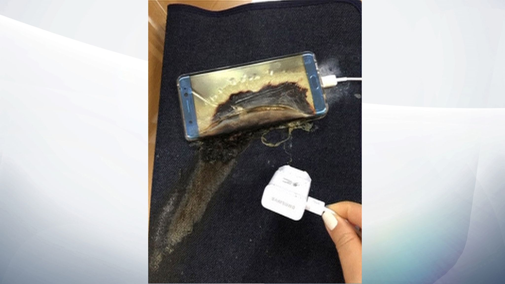Samsung Halts Galaxy Note 7 Sales After Battery Explosions | UK News ...