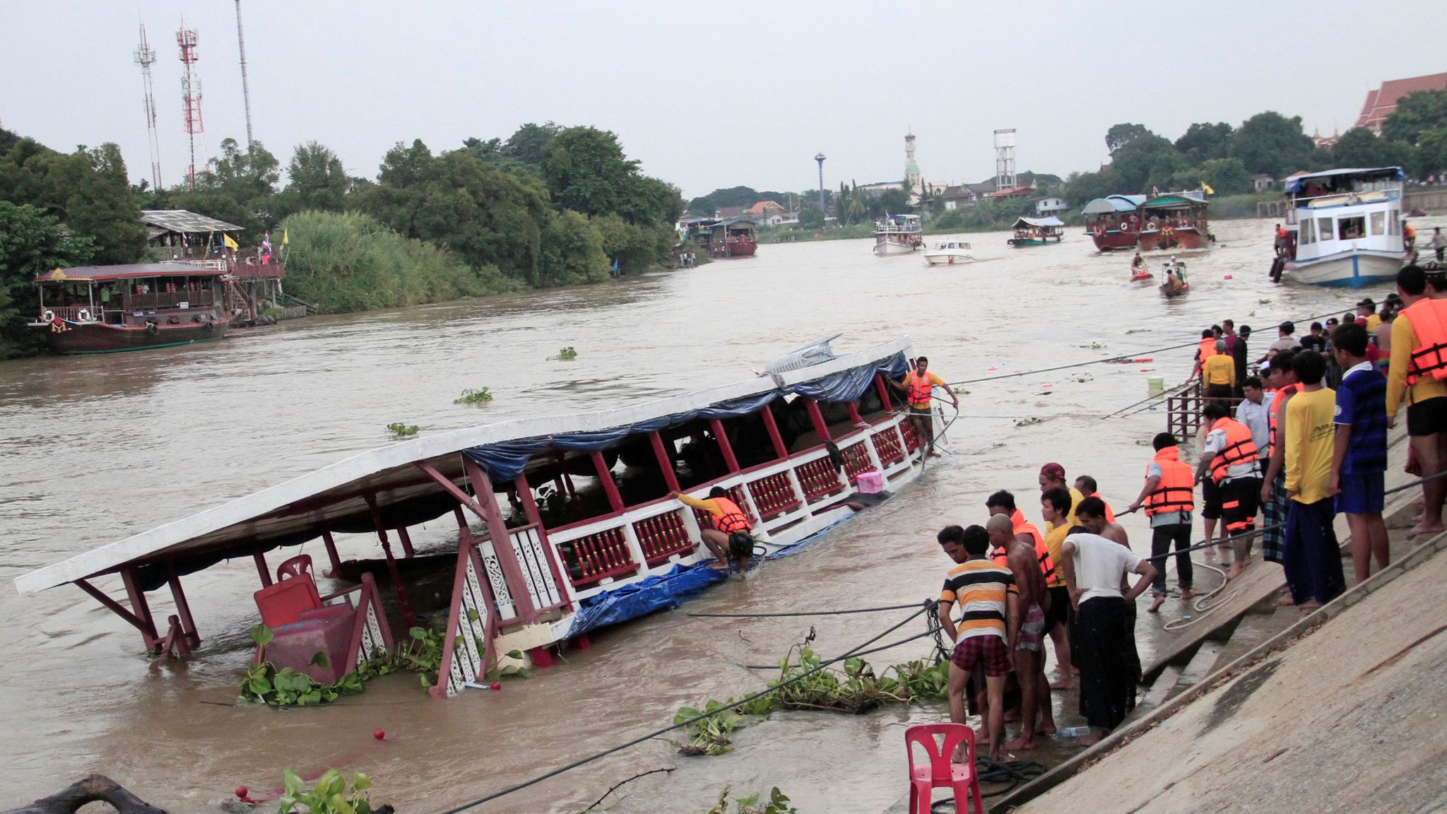 Deaths as 'overloaded' boat capsizes in Thailand | World News | Sky News