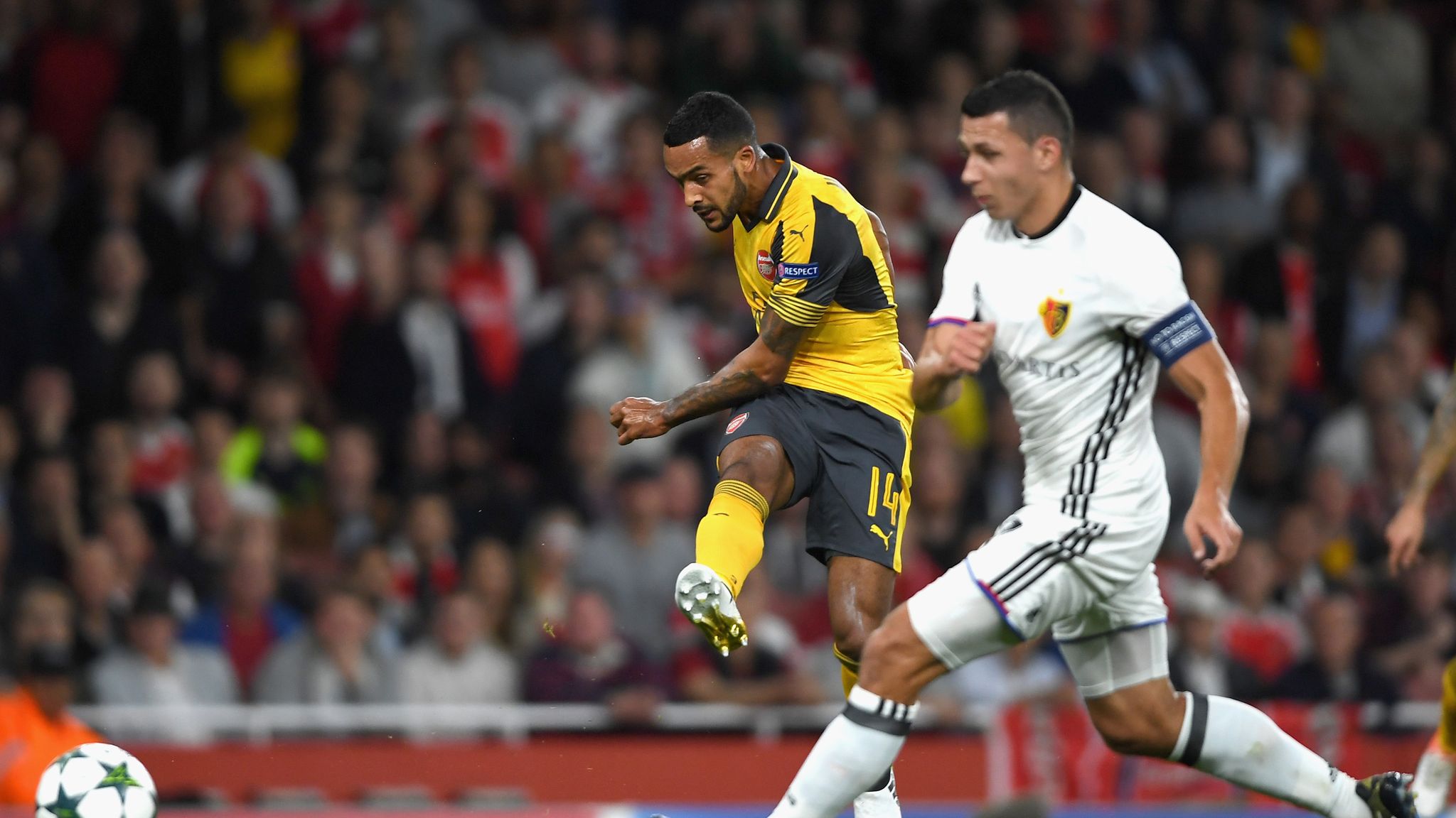 Walcott brace means Champions win for Arsenal | World News | Sky News