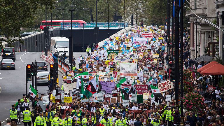 Thousands join pro-refugee march ahead of UN migrant summit | UK News ...