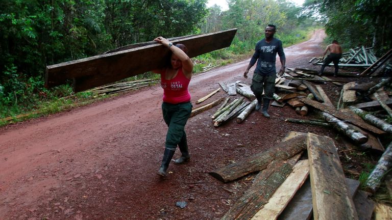 Colombia's FARC prepares for historic peace deal | World News | Sky News
