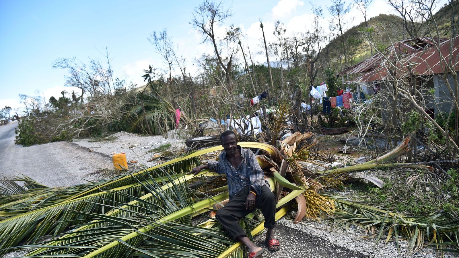 Hurricane Matthew: Haiti in mourning as burials for dead begin | World ...