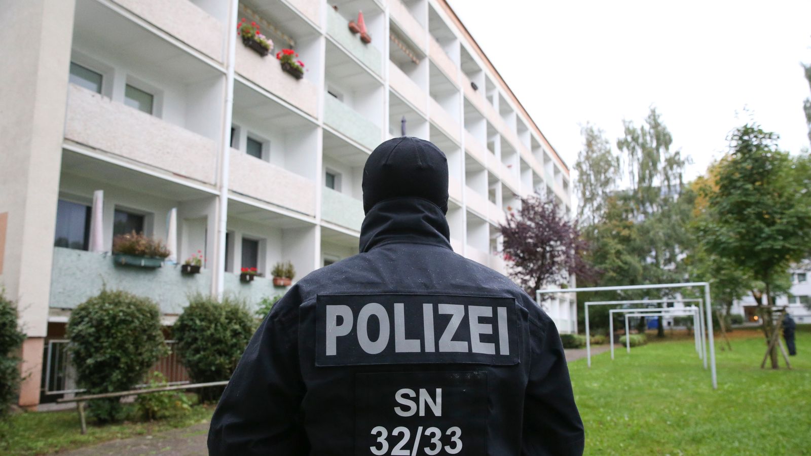 German police raid flat as hunt for Syrian bomb plot suspect stepped up ...