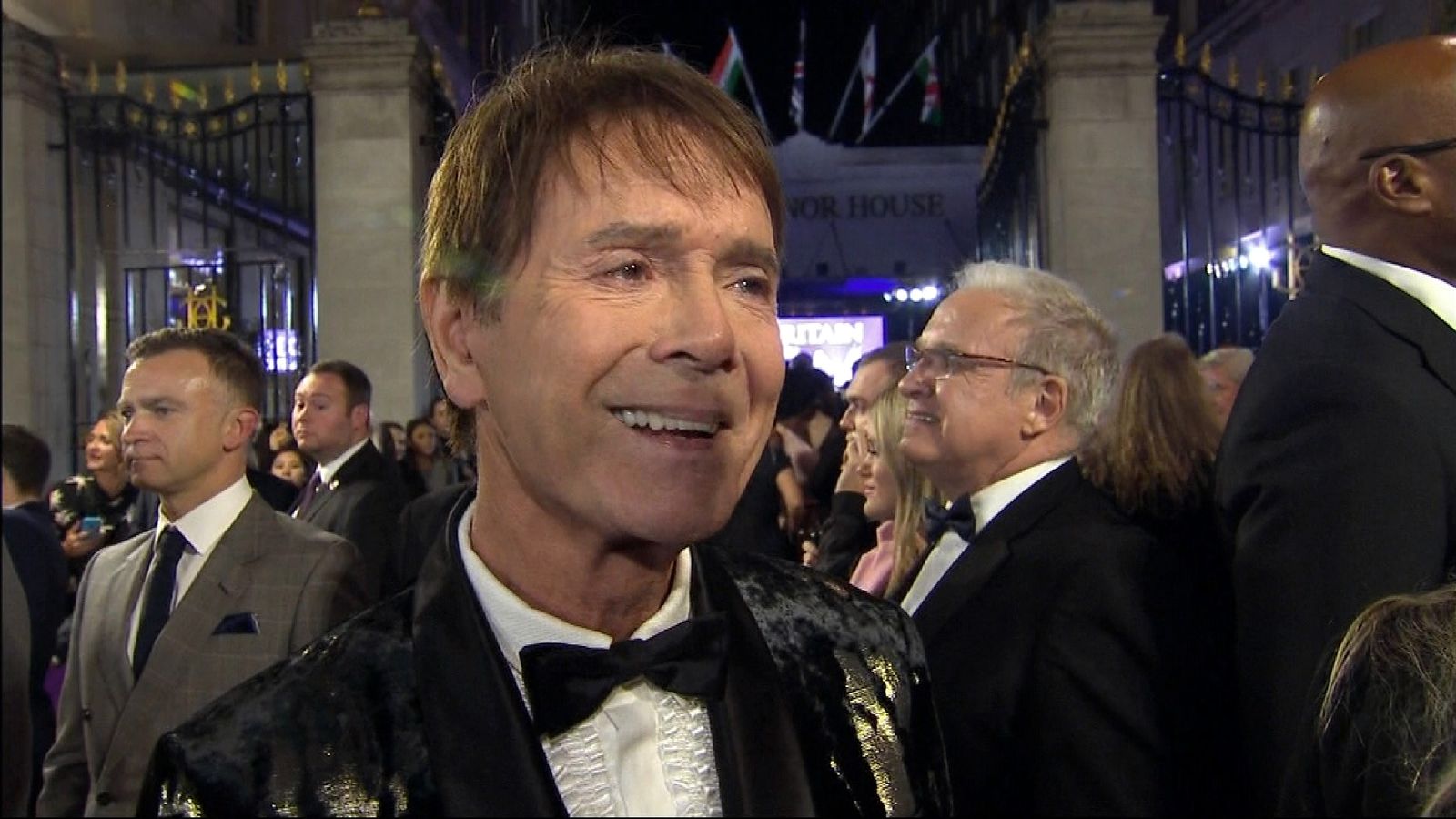 Sir Cliff praises loyal fans in exclusive Sky News interview | Scoop ...