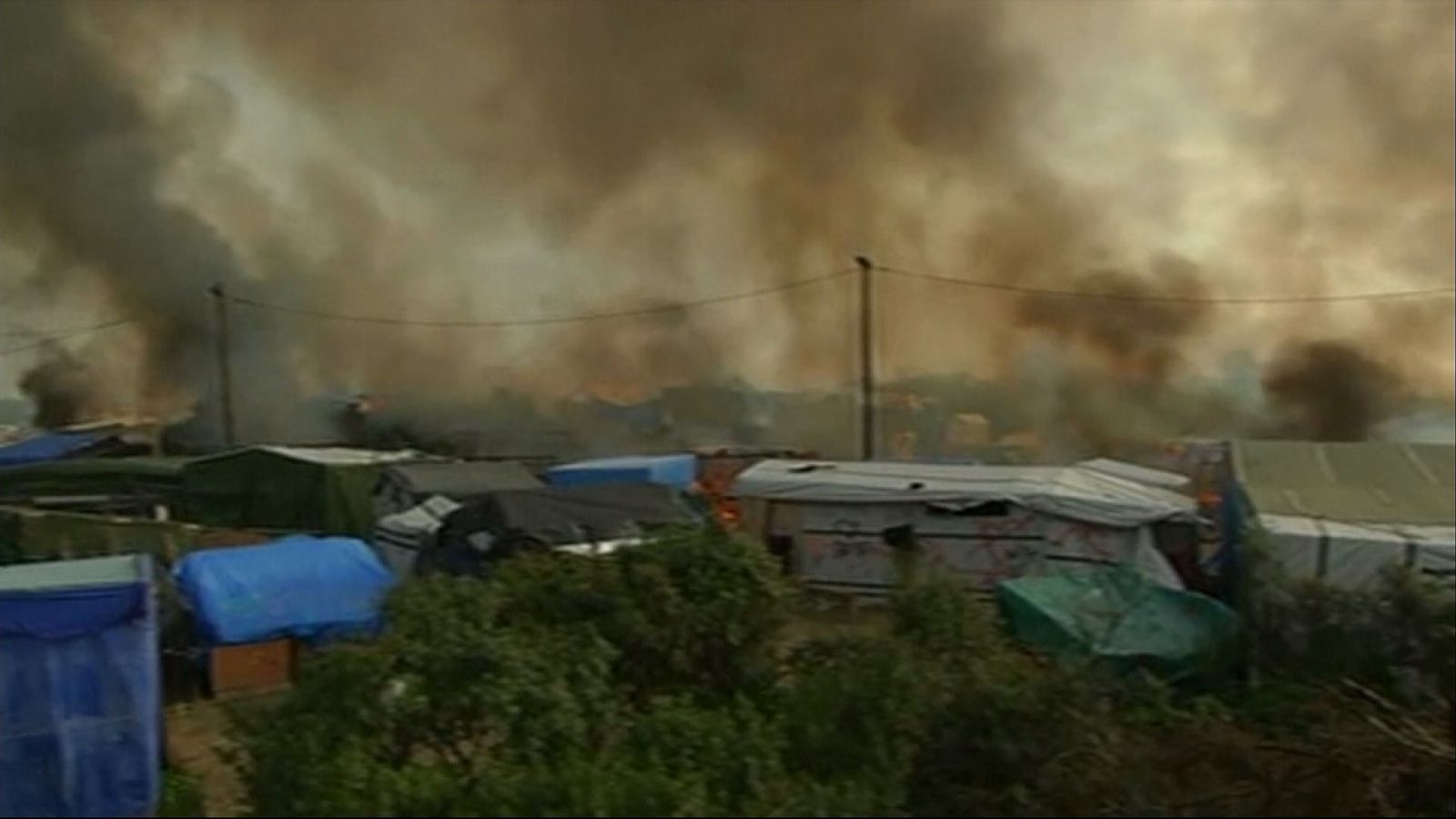 Fires burn in The Jungle as authorities clear the site | Scoop News ...