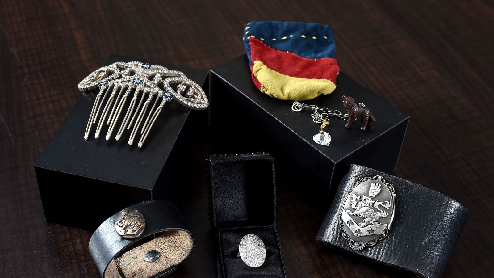 Hundreds of Twilight costumes and props to be auctioned in Los Angeles ...