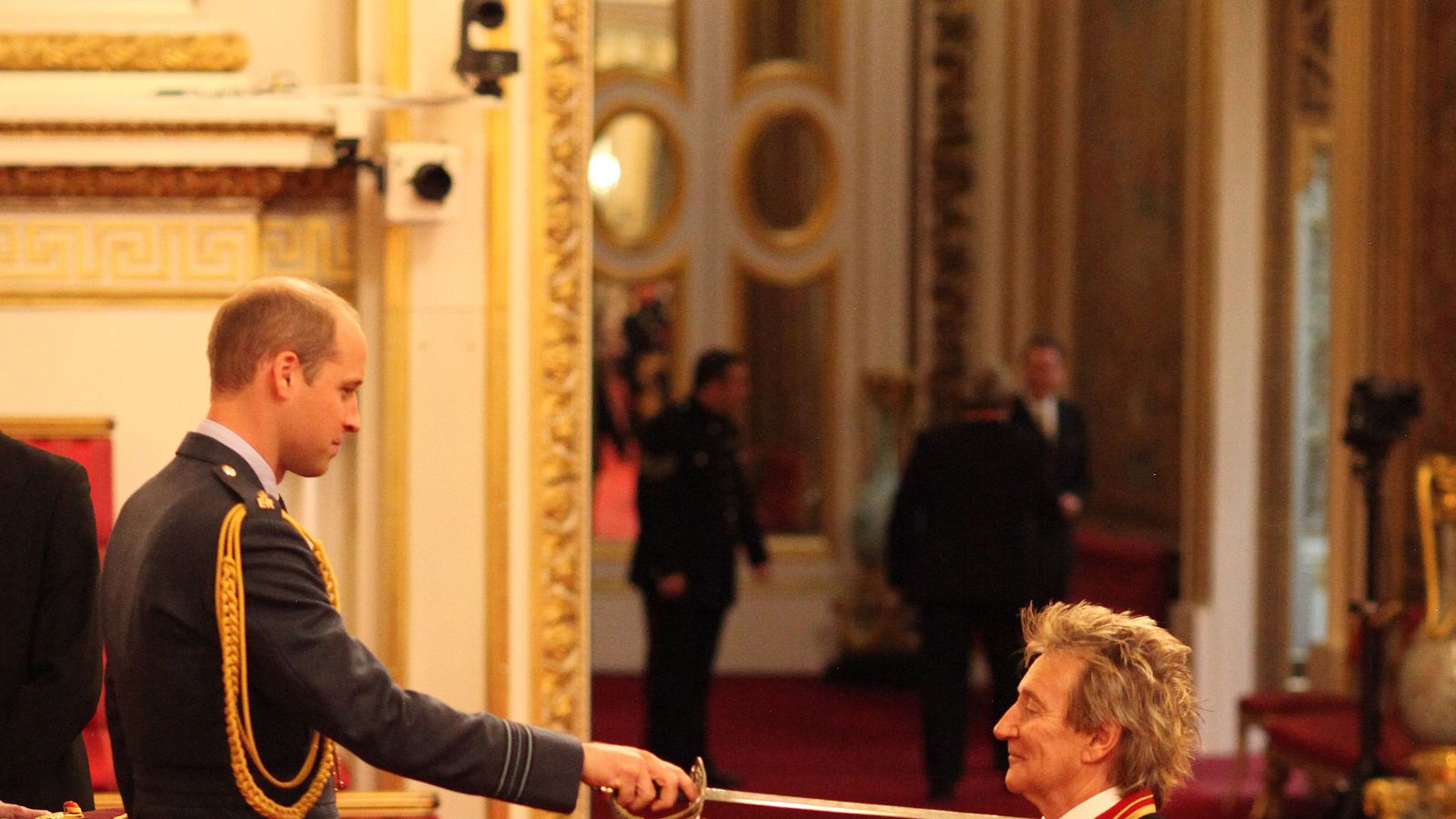 Sir Rod Stewart promises to wear his knighthood well | Ents & Arts News ...