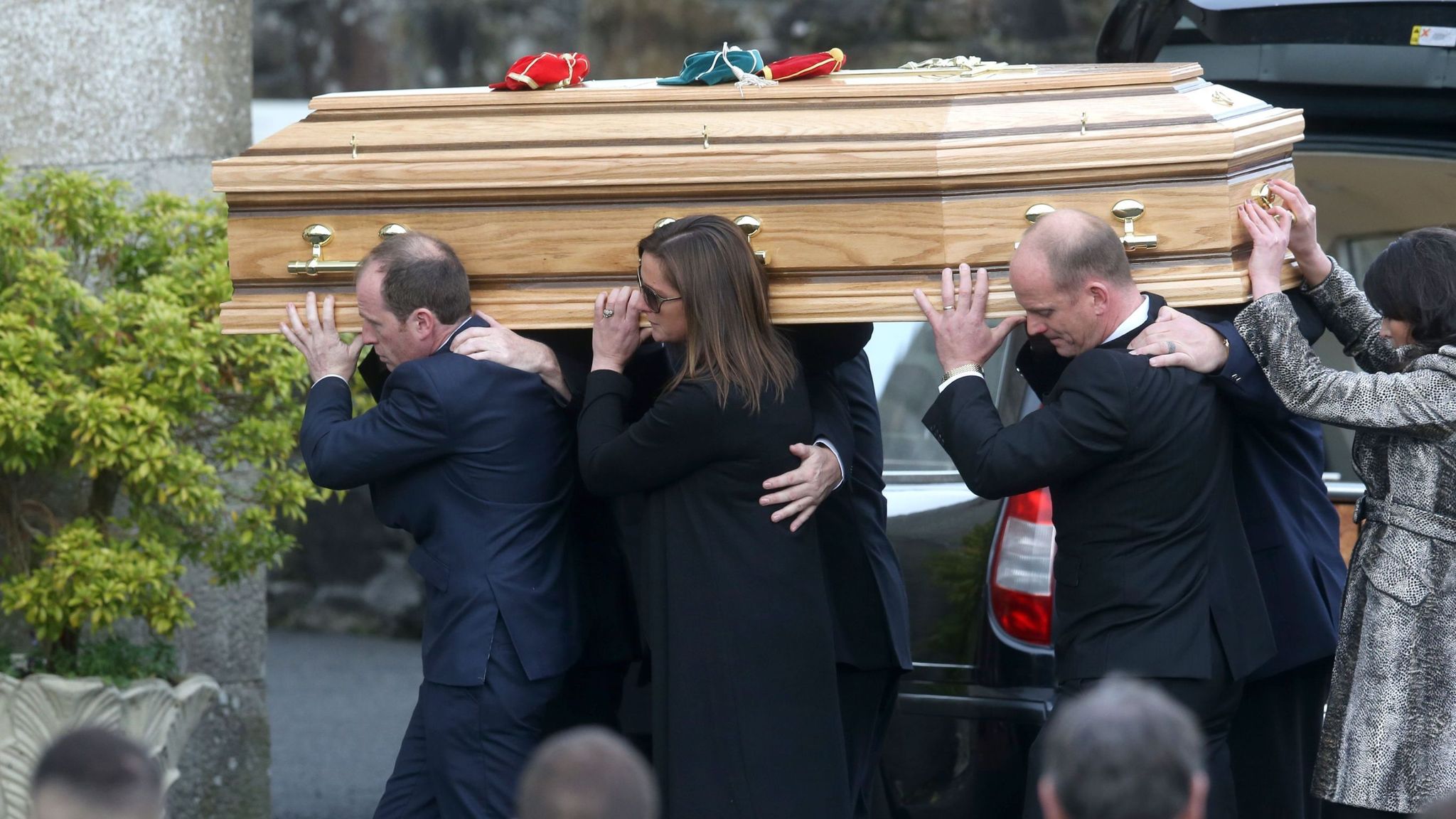Family and friends mourn Irish rugby star Anthony Foley | World News ...