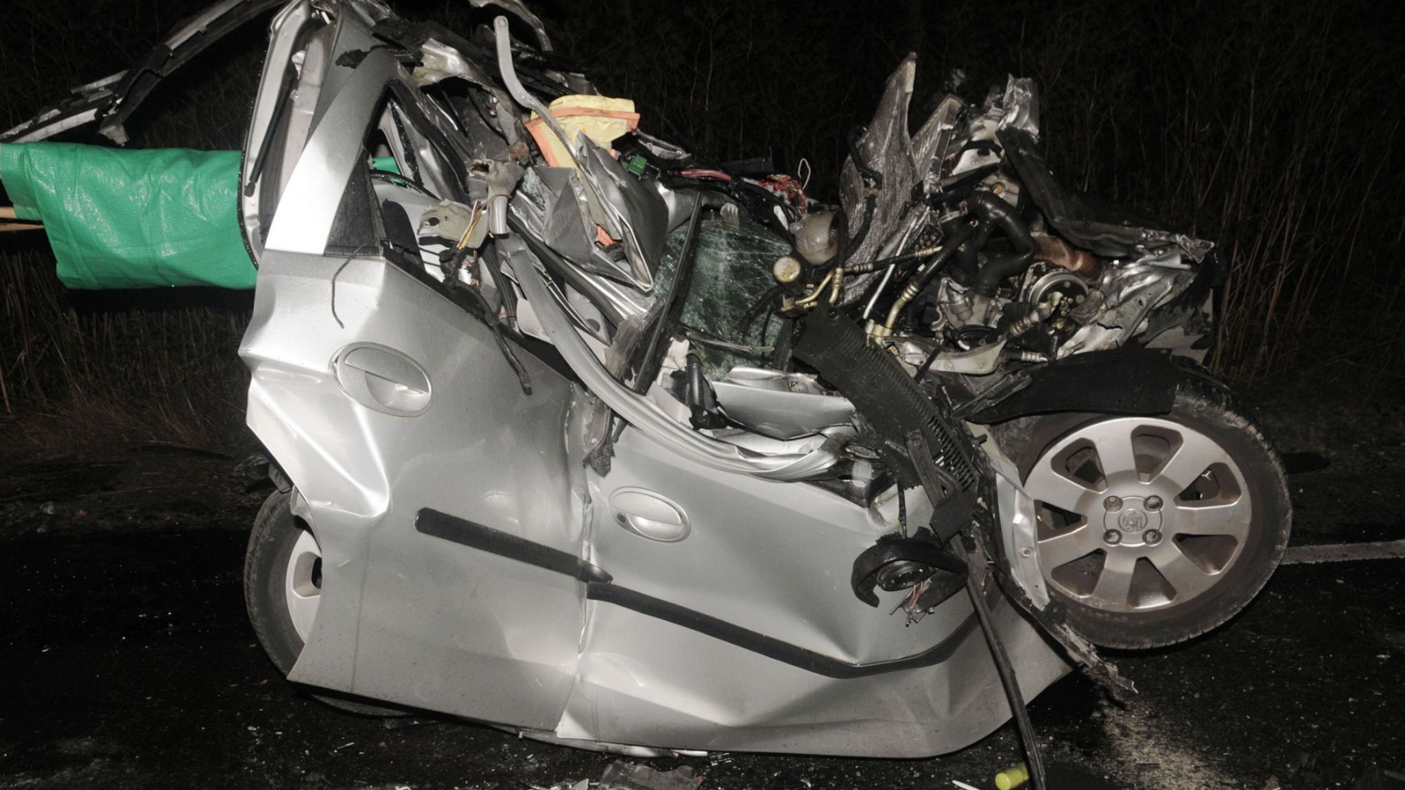 A34 crash lorry driver jailed for killing family while on phone | UK ...