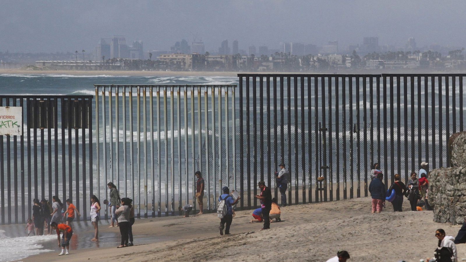 The US-Mexico border now | World News | Sky News