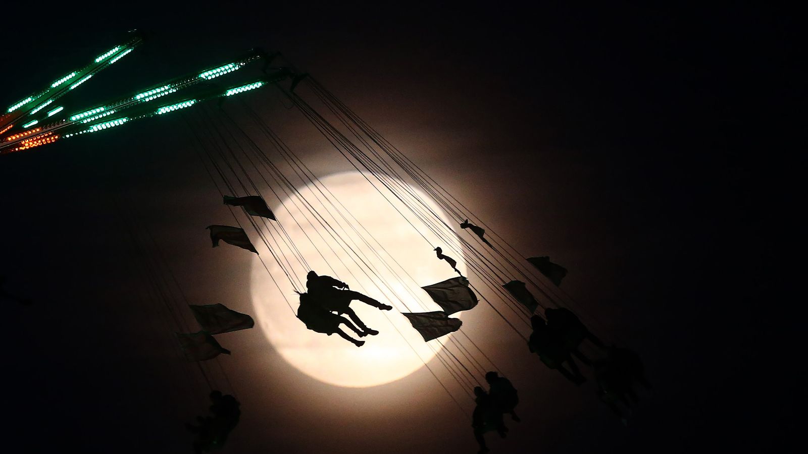 Moon created when 'about 20 moonlets collided' | World News | Sky News