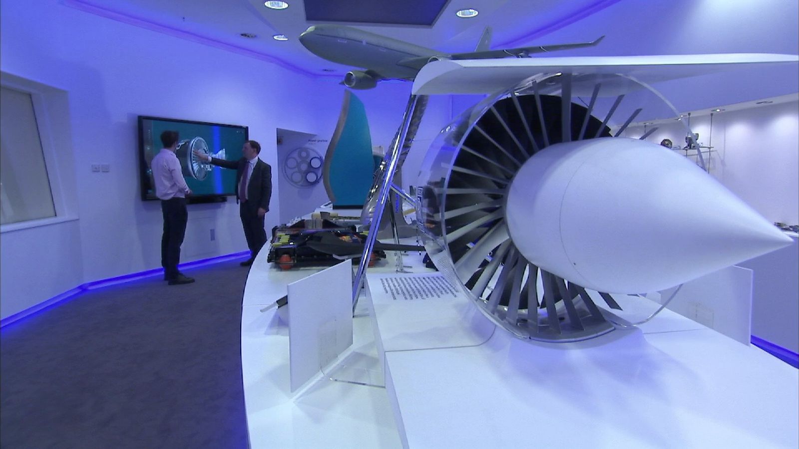 Swipe: Jet engines, holograms and zombies | Scoop News | Sky News