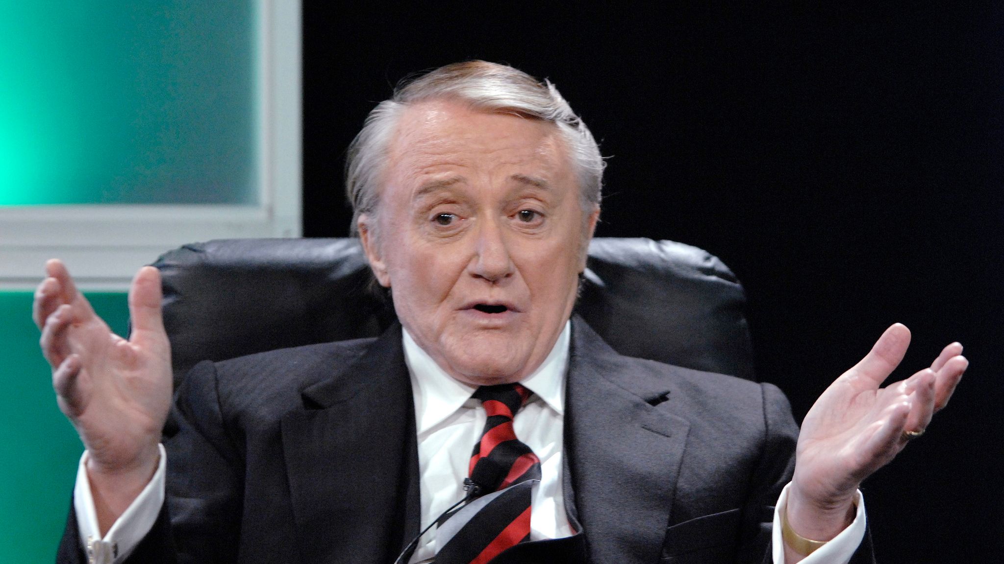 Man From UNCLE and Hustle star Robert Vaughn dies aged 83 | Ents & Arts News | Sky News