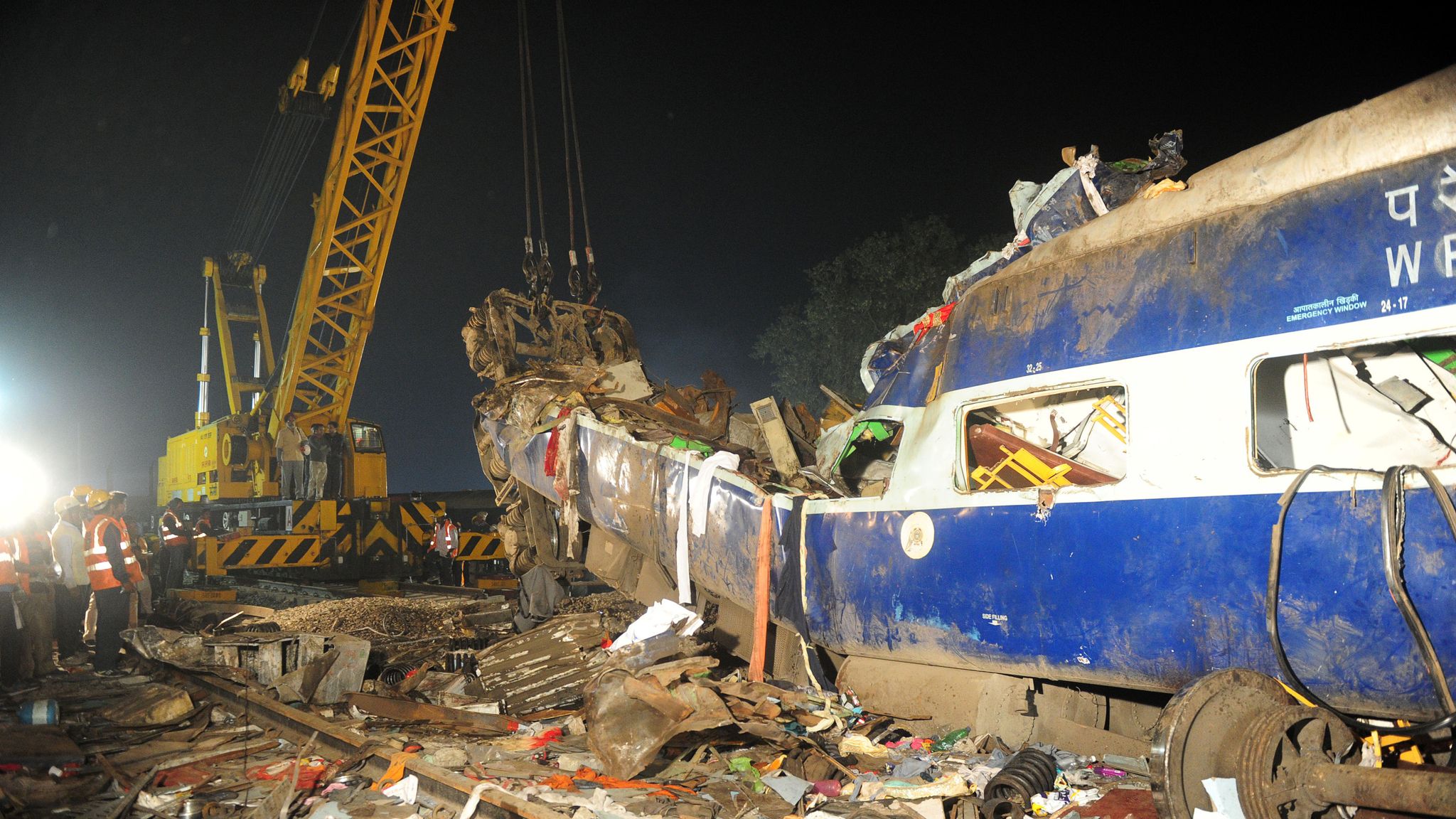 At least 142 killed as train derails in India | World News | Sky News