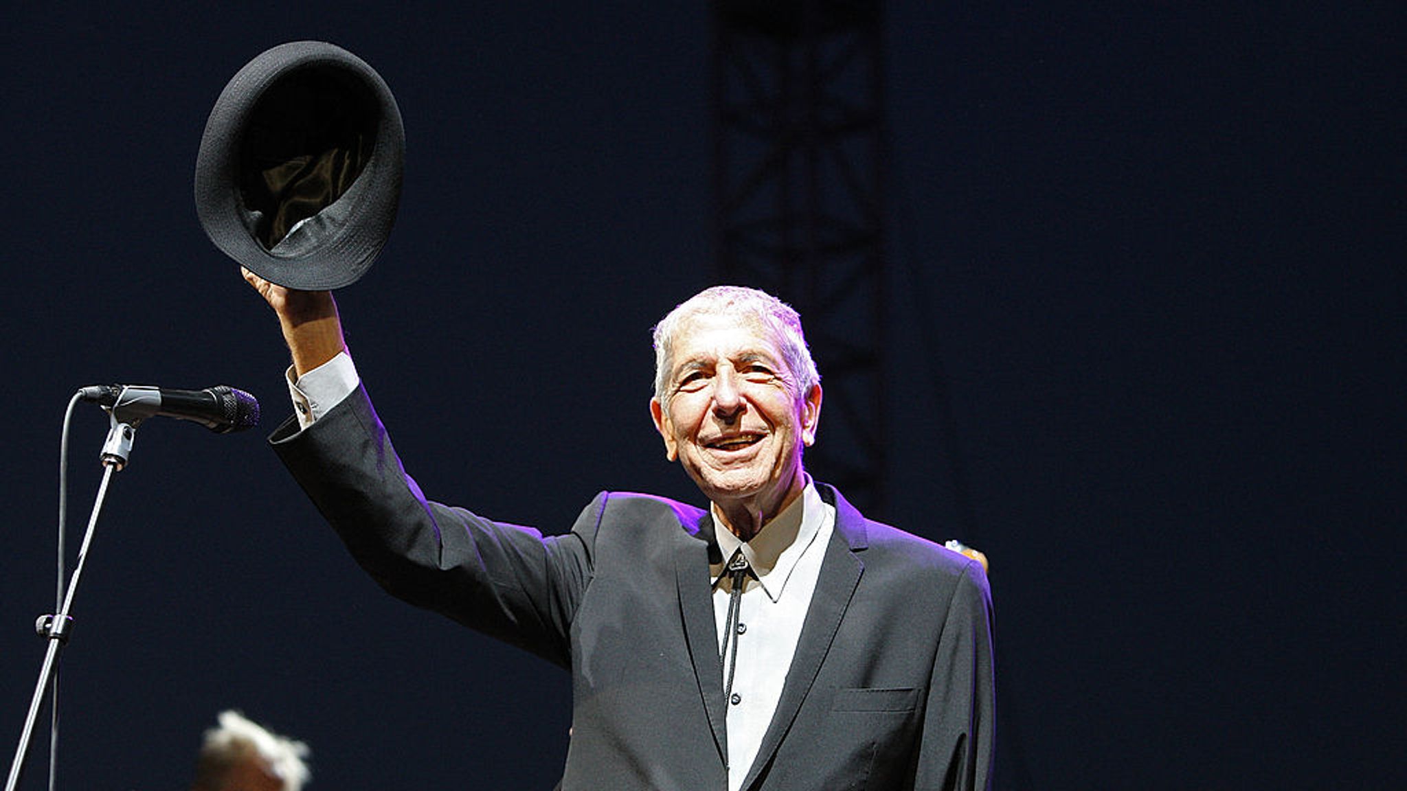 Singer-songwriter Leonard Cohen dies aged 82 | Ents & Arts News | Sky News