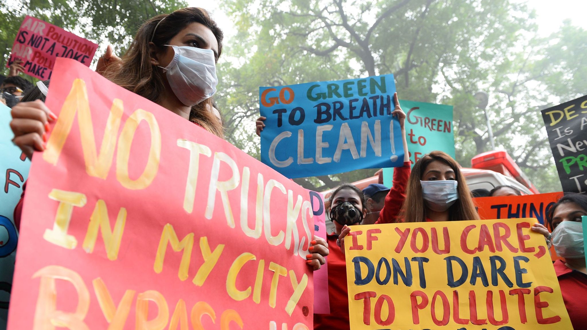 India: New Delhi closes schools in air pollution fight | World News ...