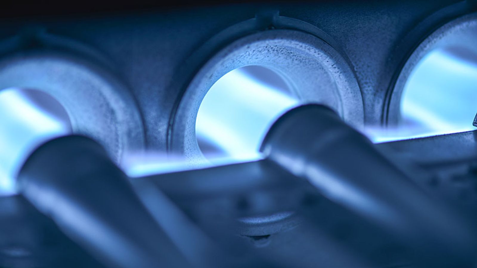 Gas deficit warning issued by National Grid as UK struggles to stay ...
