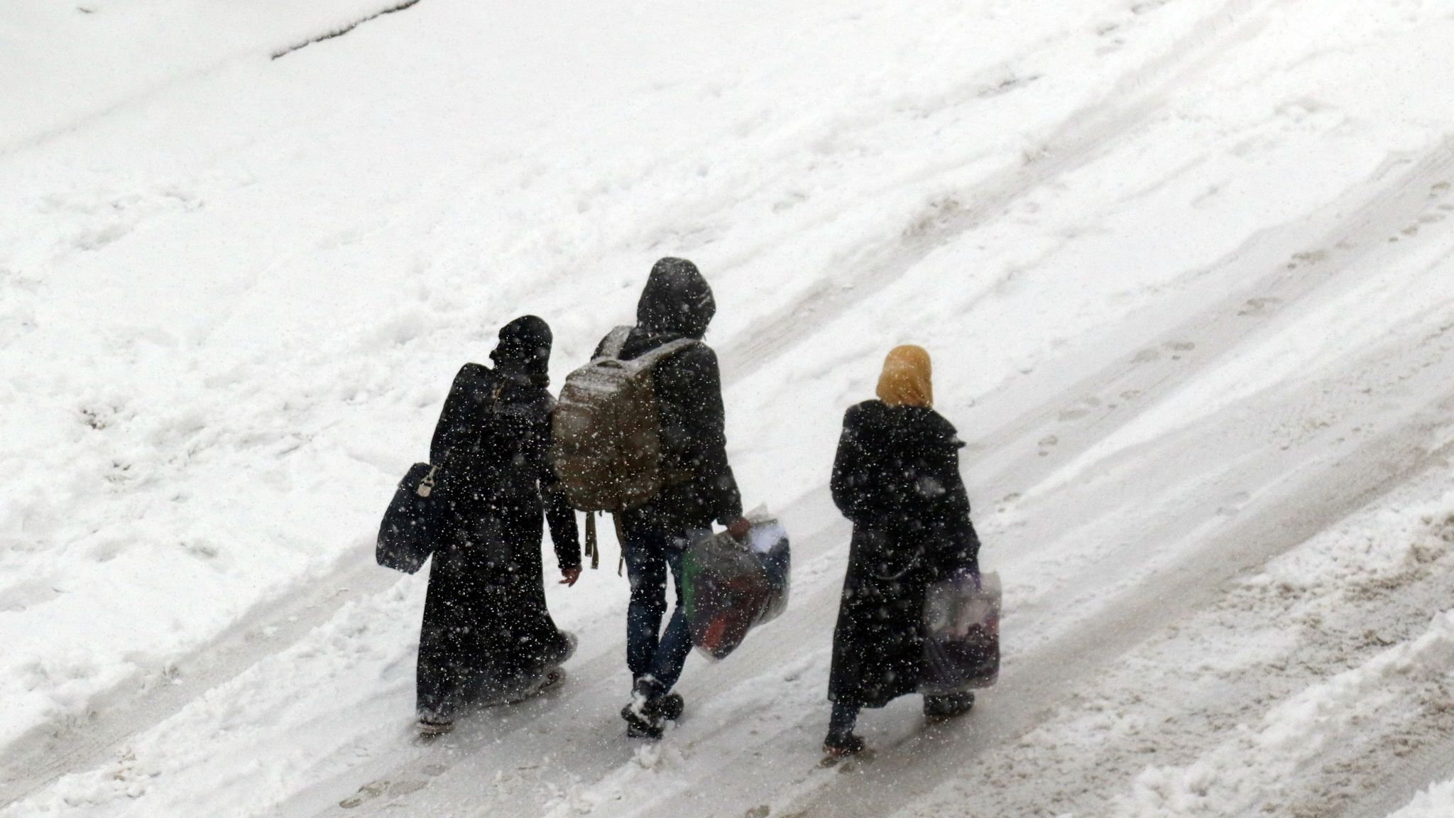 Final evacuations resume in Aleppo as snow hits | World News | Sky News
