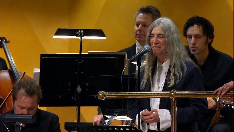 Patti Smith forgets lines while performing Bob Dylan Nobel tribute ... Patti Smith forgets lines while performing Bob Dylan Nobel tribute ...