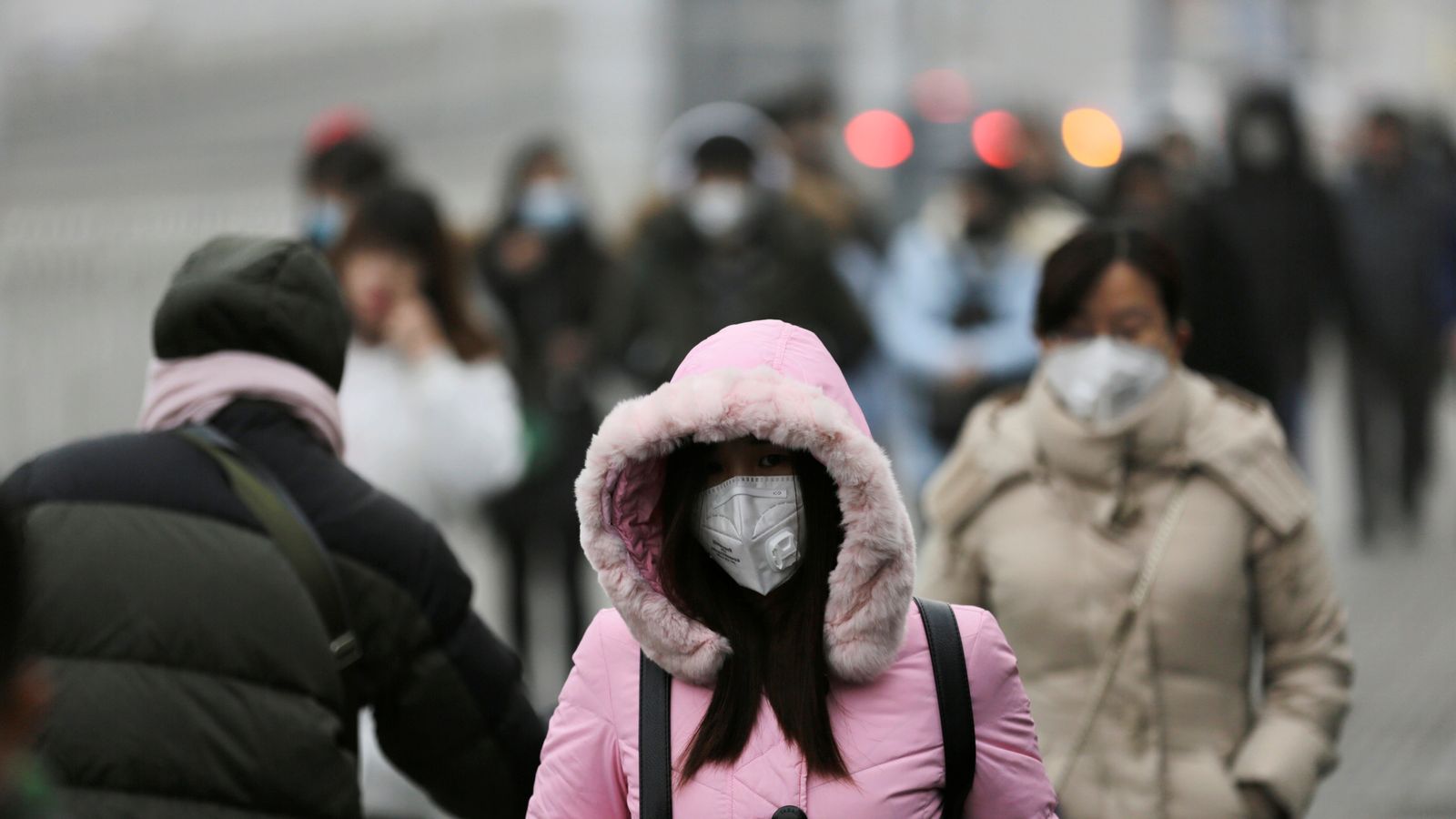 China 'orders forecasters to stop smog alerts' | World News | Sky News