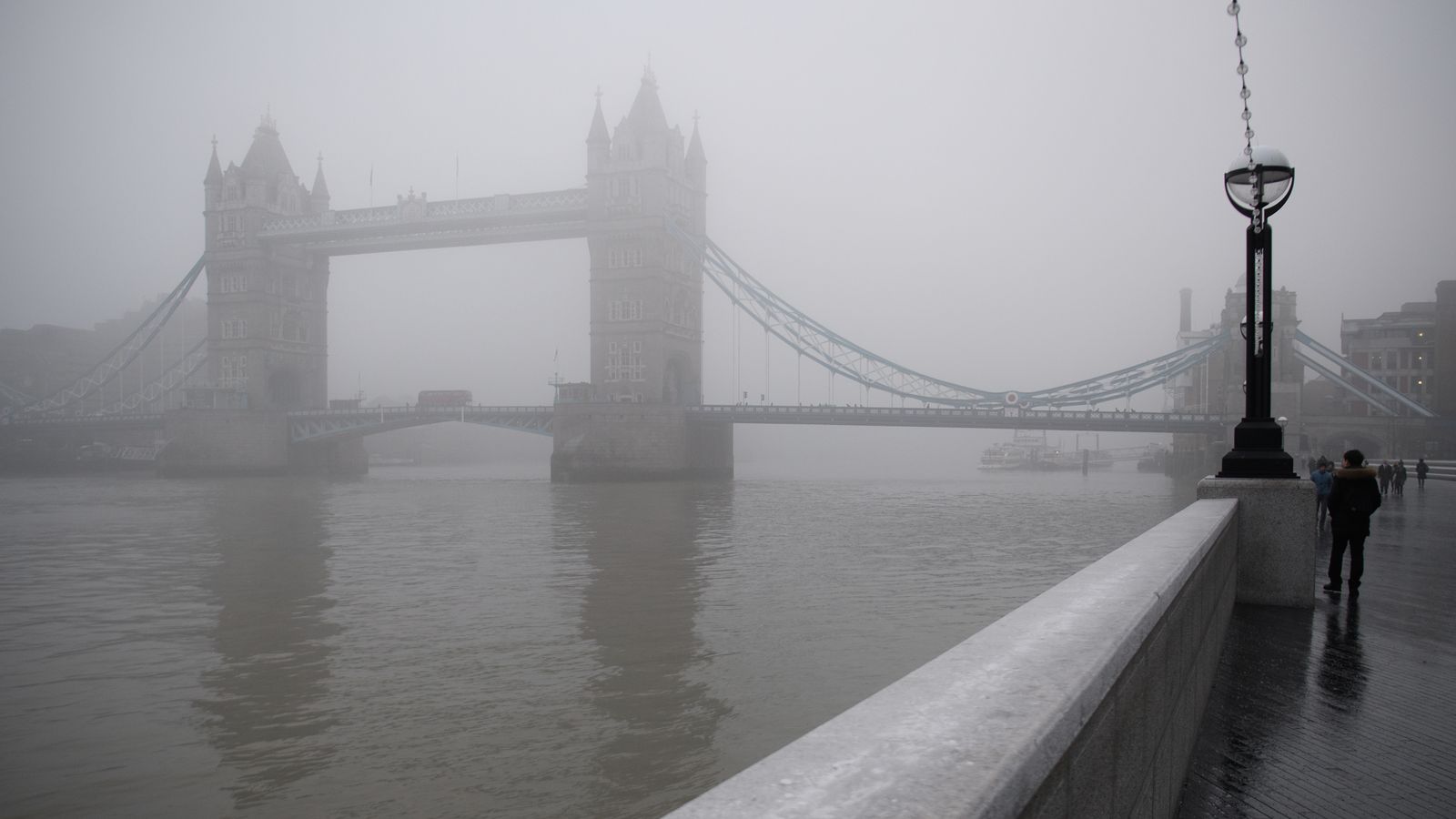 Freezing fog over London | UK News | Sky News