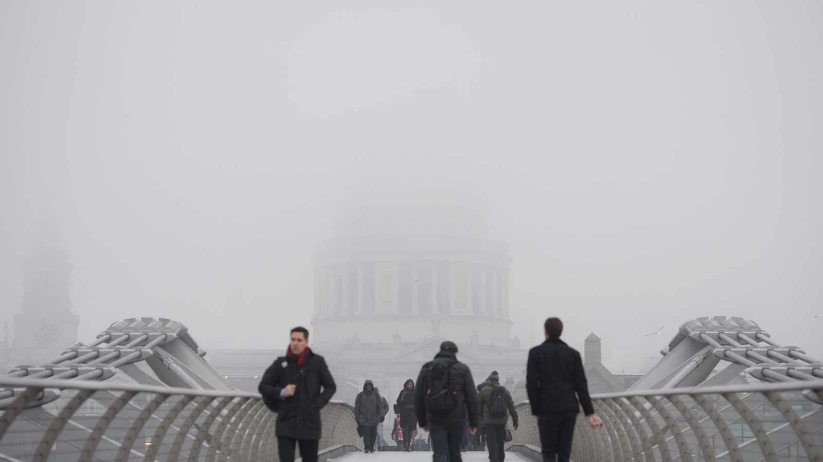 Freezing fog over London | UK News | Sky News