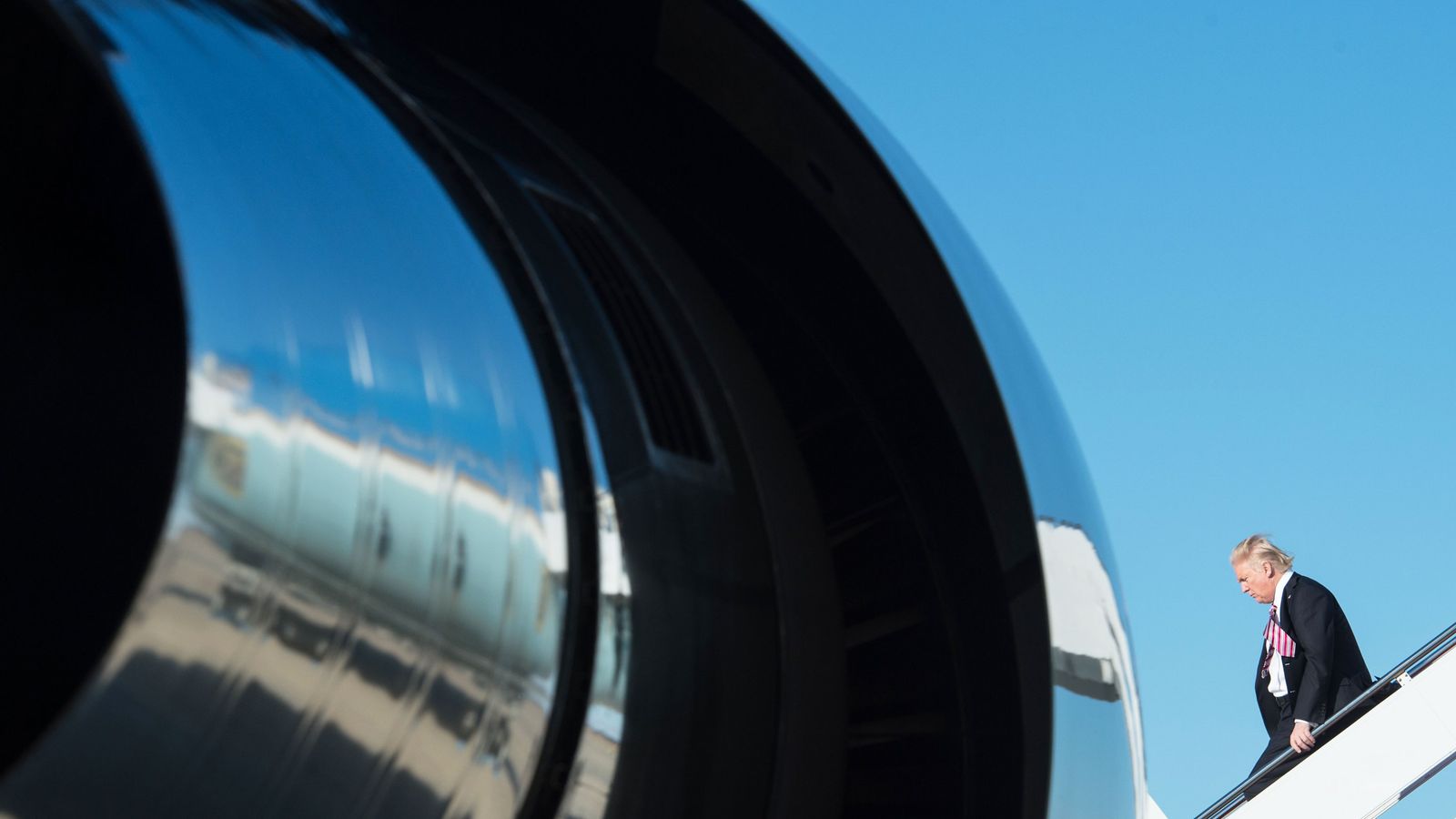 Trump invites reporters on to Air Force One | Scoop News | Sky News