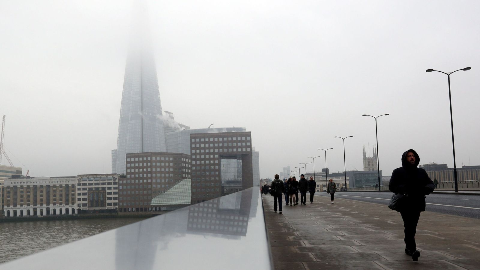 Freezing fog over London | UK News | Sky News