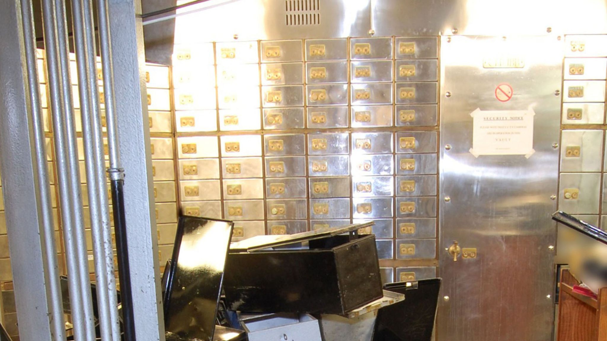 Hatton Garden raid ringleader Terry Perkins dies in prison | UK News ...