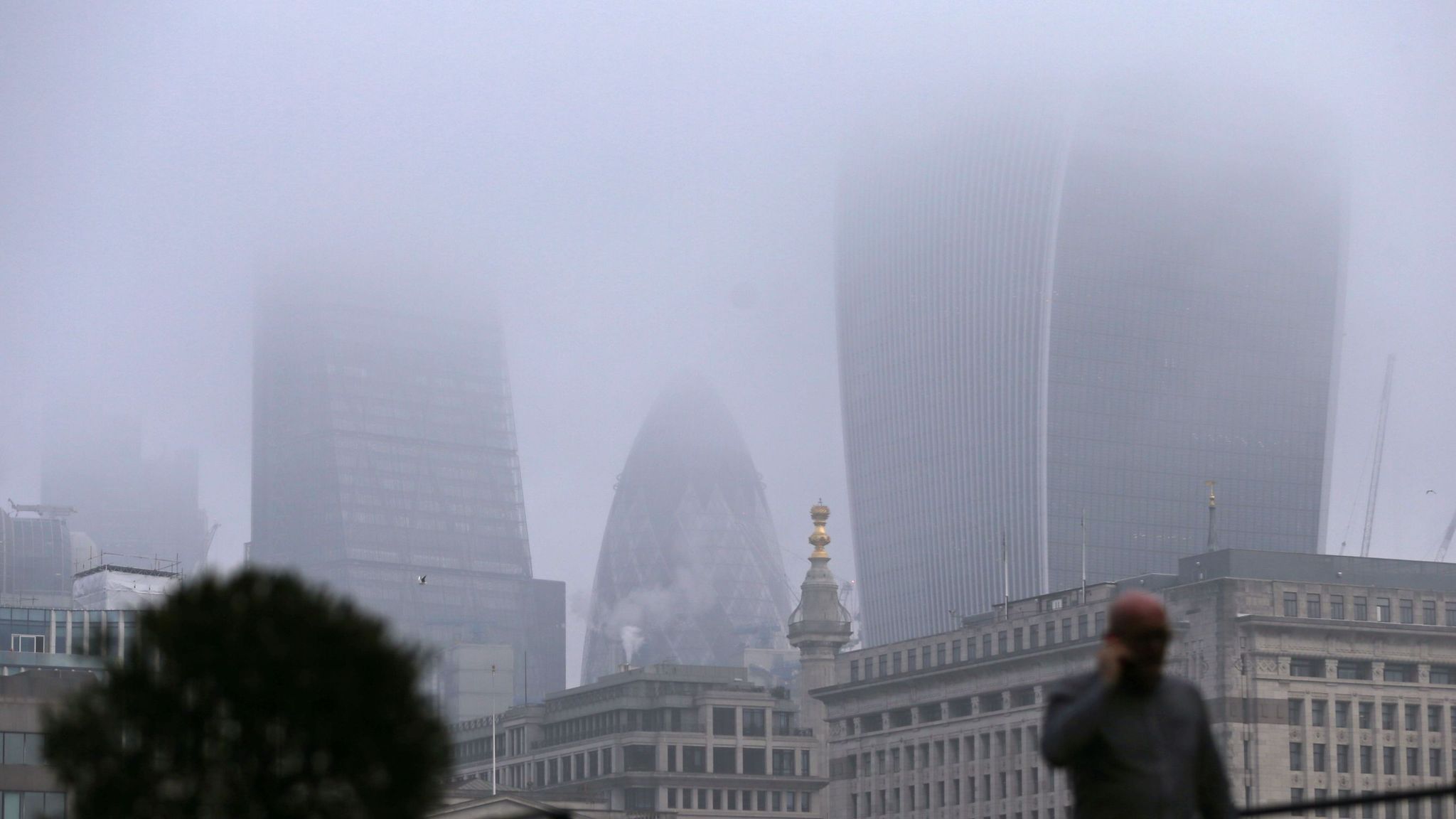 Freezing fog over London | UK News | Sky News