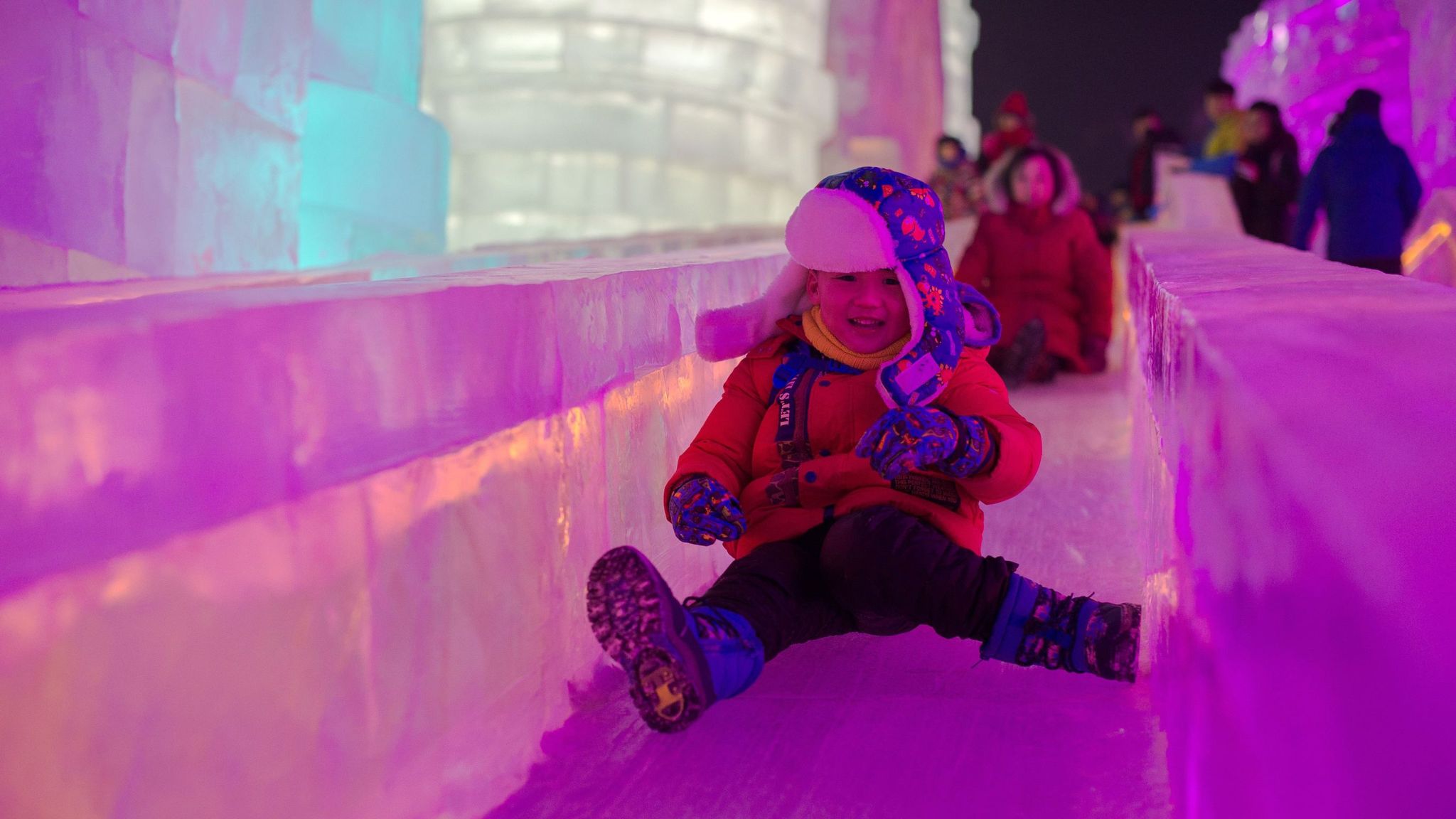 Tourists flock to China's winter wonderland | World News | Sky News